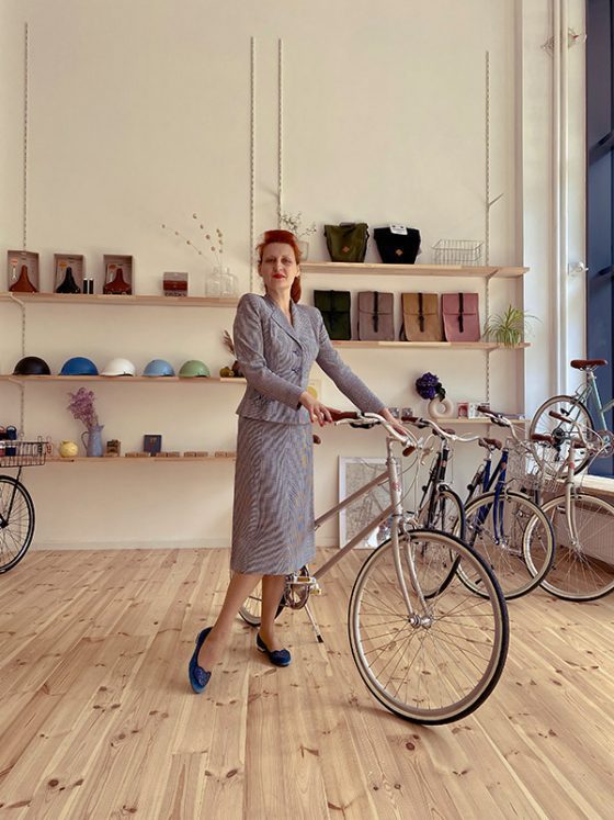 How to Dress in Vintage for a Bicycle Ride - It's Beyond My Control