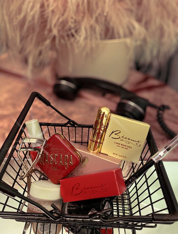 Makeup Ideas for a Vintage Femme Fatale - It's Beyond My Control