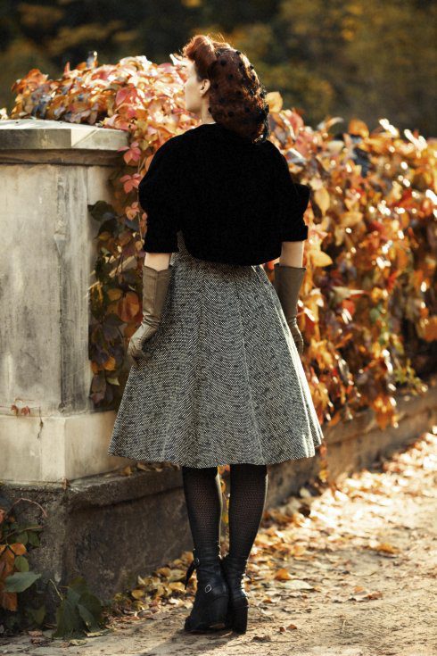 How to Dress in 1950s Clothing in Autumn - It's Beyond My Control