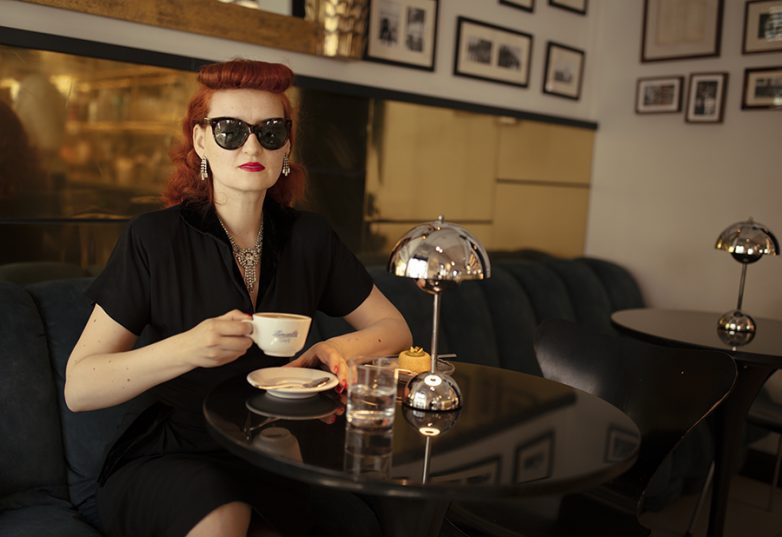 The Iconic Audrey Hepburn Sunglasses in Breakfast at Tiffany's - It's ...