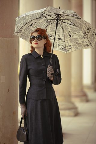 The Iconic Audrey Hepburn Sunglasses in Breakfast at Tiffany's - It's ...